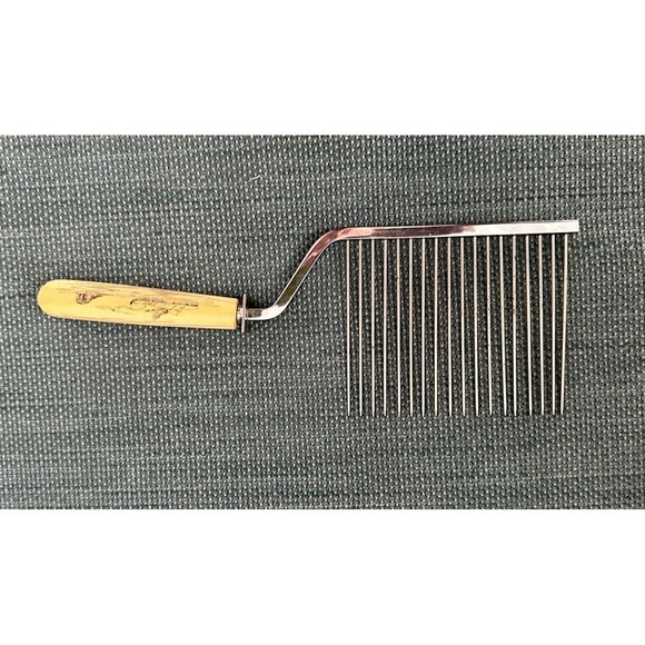 Nuguruk | Kitchen | Vintage Nuguruk Scrimshaw Angel Food Cake Breaker ...